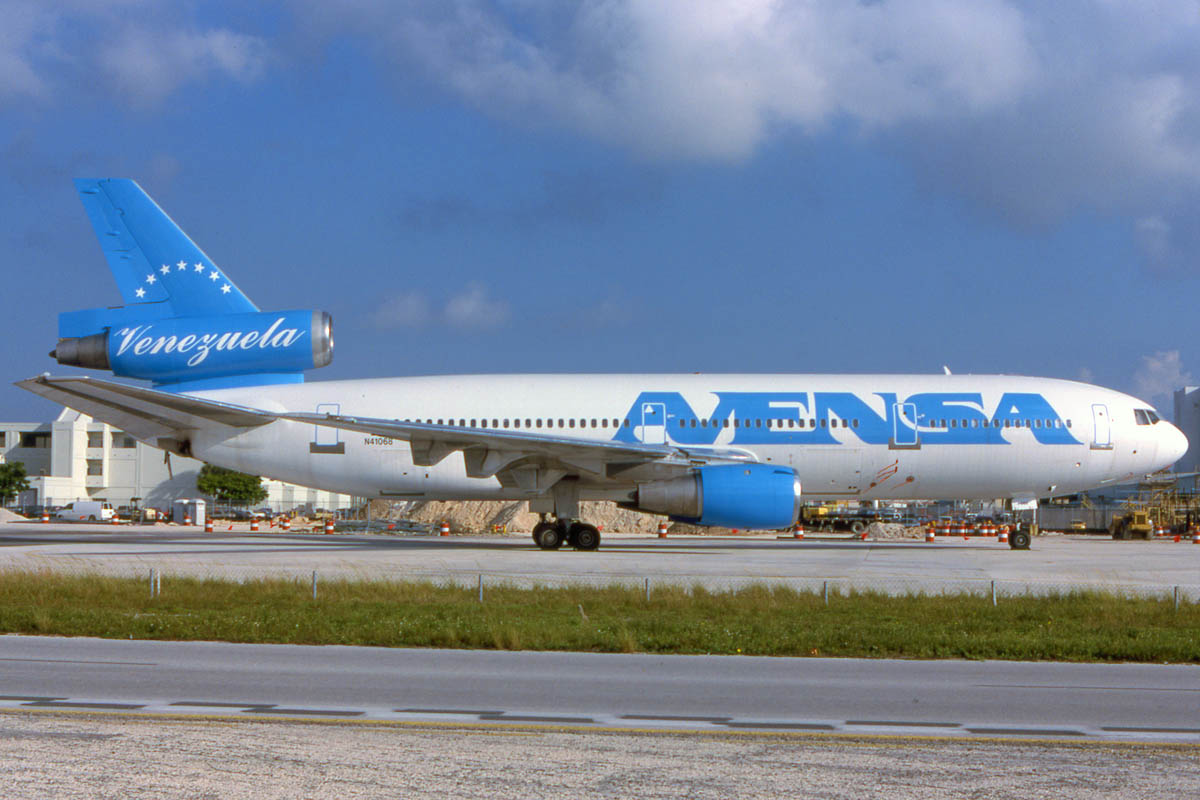 PlaneSpotters Slide-Collections: AVENSA Venezuela DC10 N41068