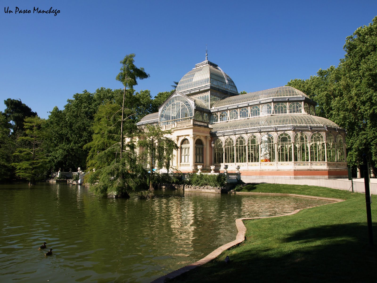 Un Paseo Manchego: Parque del Retiro (Madrid): Un parque emblemático.