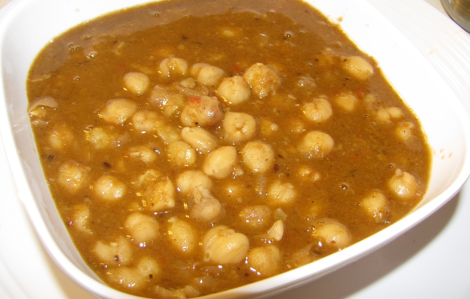 Super Yummy Recipes: Monsoon Special Chole Batura