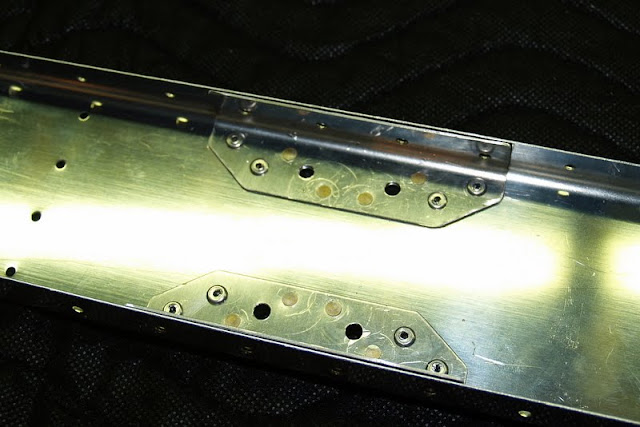 Schmetterling Aviation: Installing nut plates