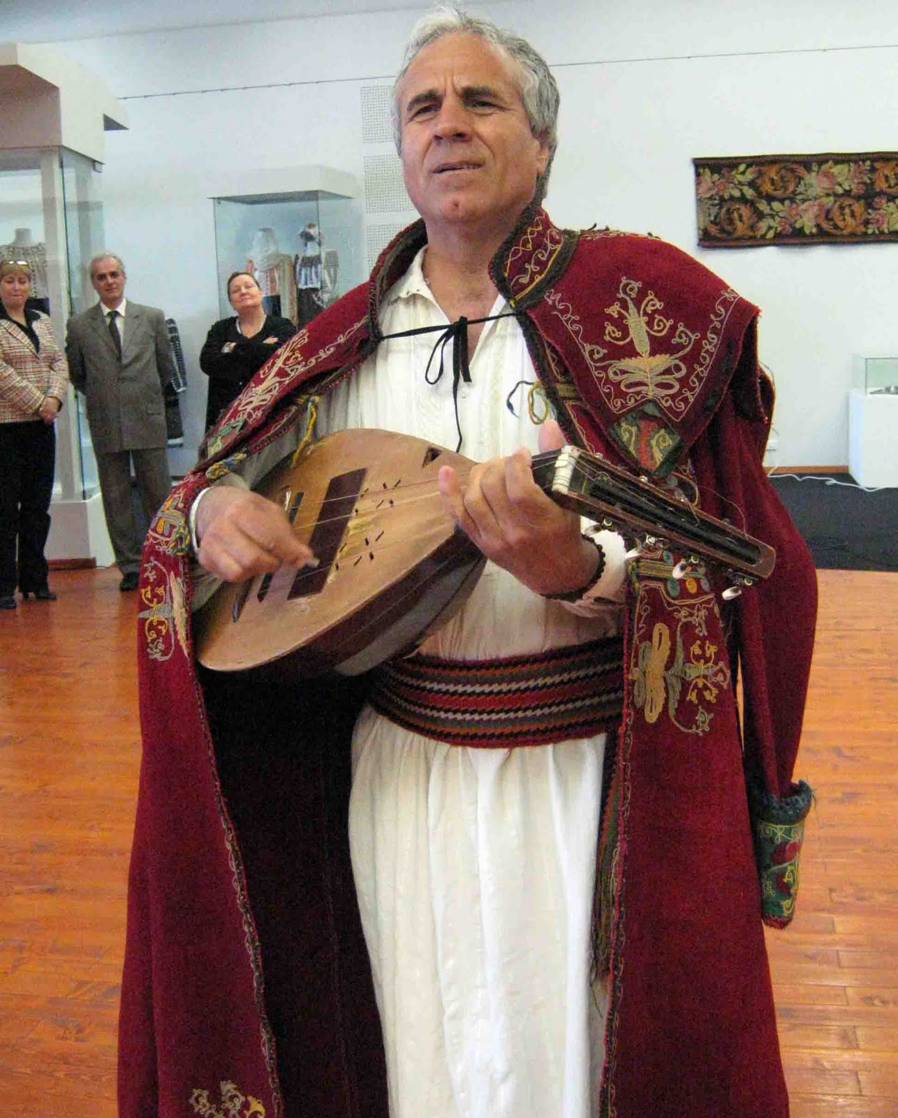 ION COBZARUL: Un cobzar la Palatul Parlamentului