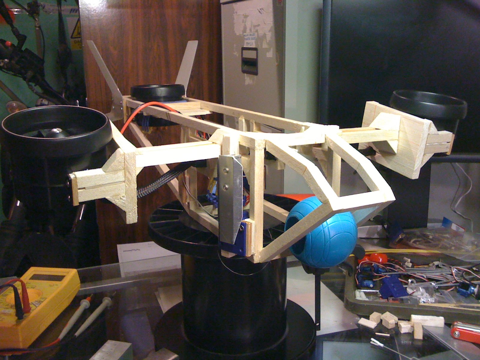 Ducted Fan VTOL UAV / Sci-Fi Craft: Longer legs and a blue ball
