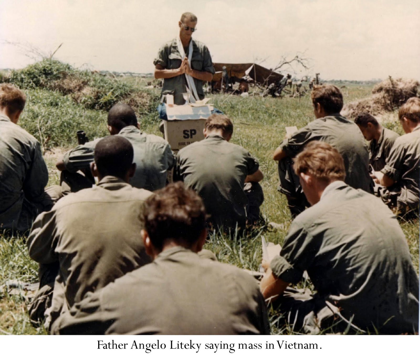 'With Honors' by Paul Hugh Reilly: Chaplain Angelo Liteky, a Brother-in ...