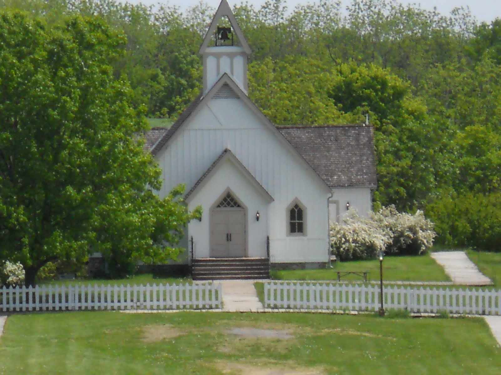 Day's View: Photo #134: The Church of the Land