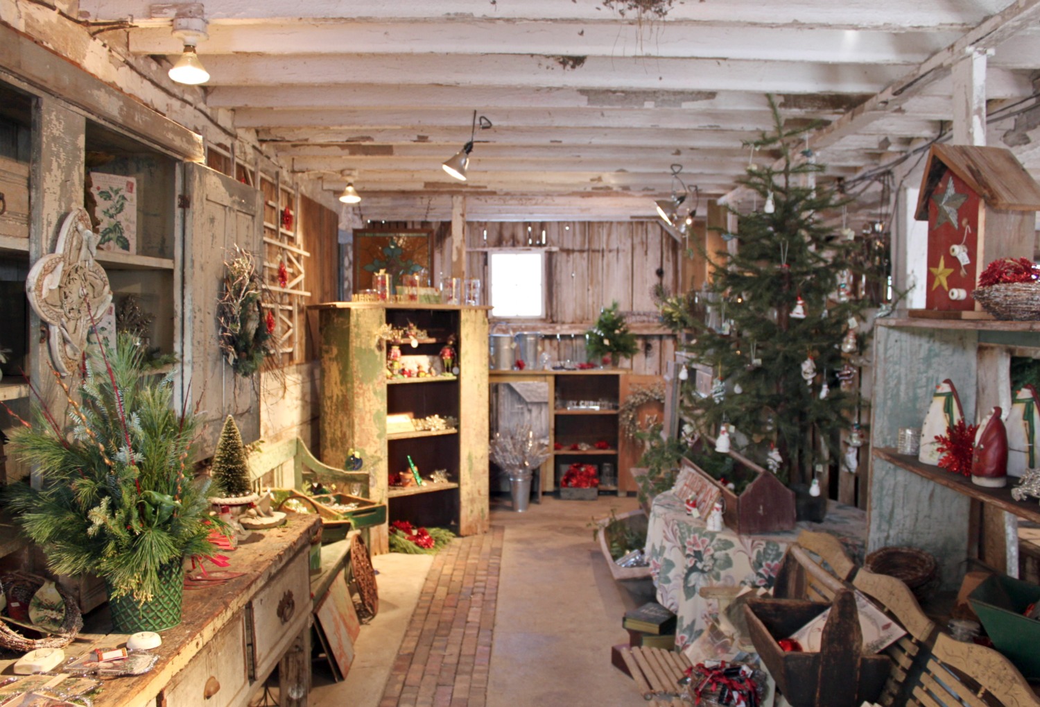 urban farmgirl: the christmas barn....