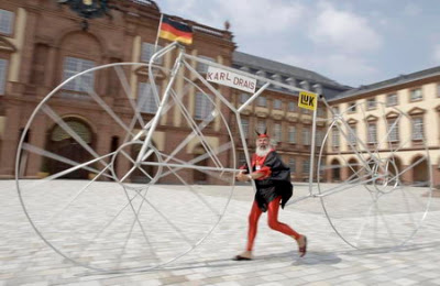 Largest bicycle in the world, which is 2.86 meters tall!