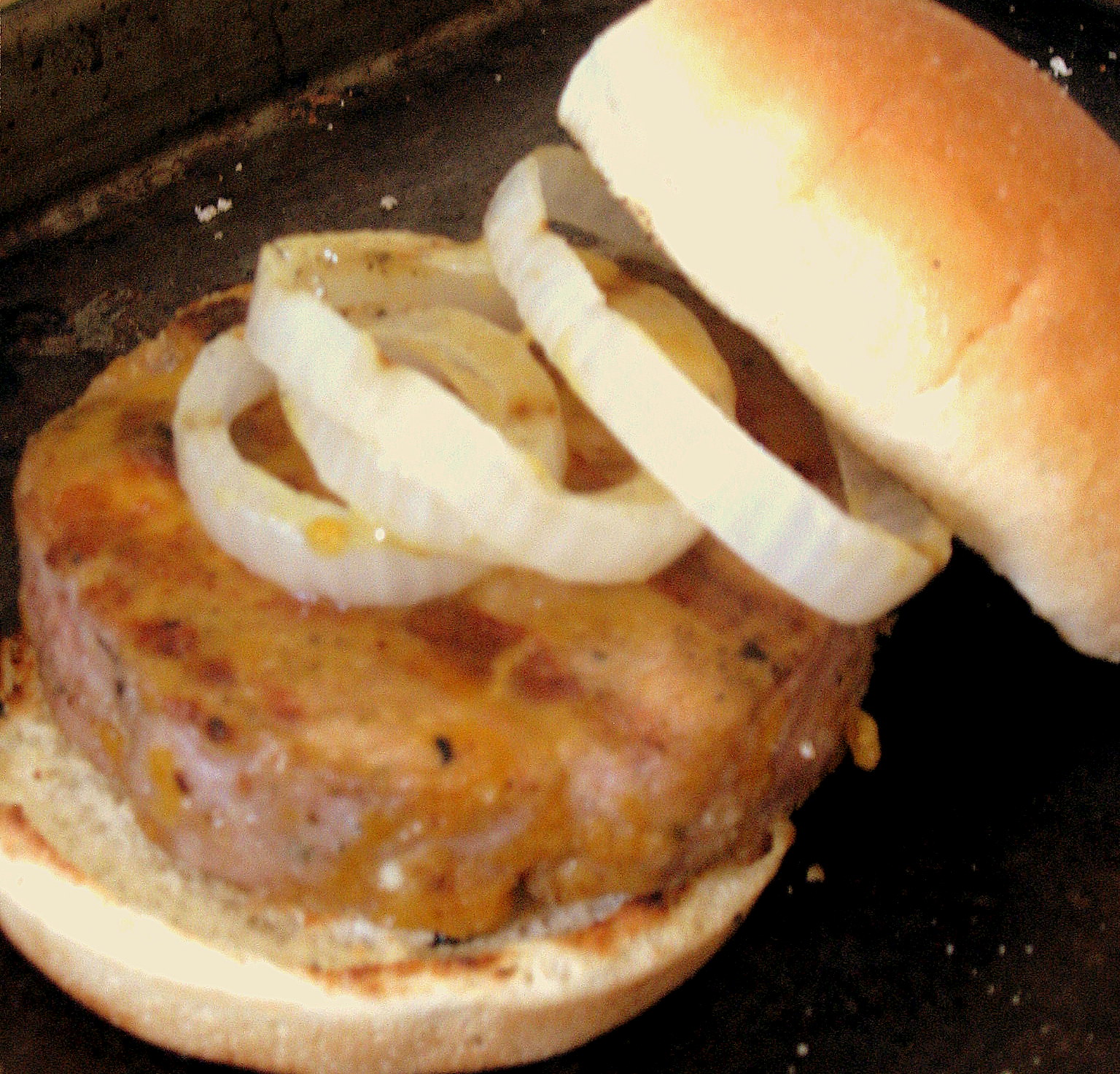 Marie popotte: Hamburger au porc et au cheddar, sauce à la moutarde et ...