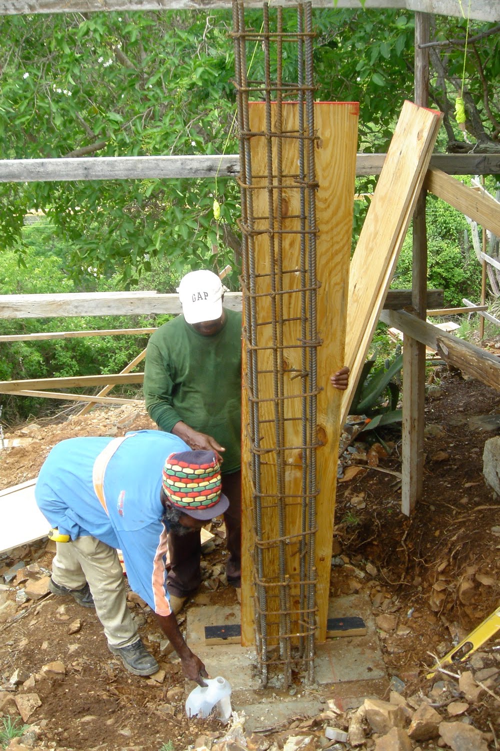 Concordia Eco-Studios: Forming the Columns - Rebar and Boxes