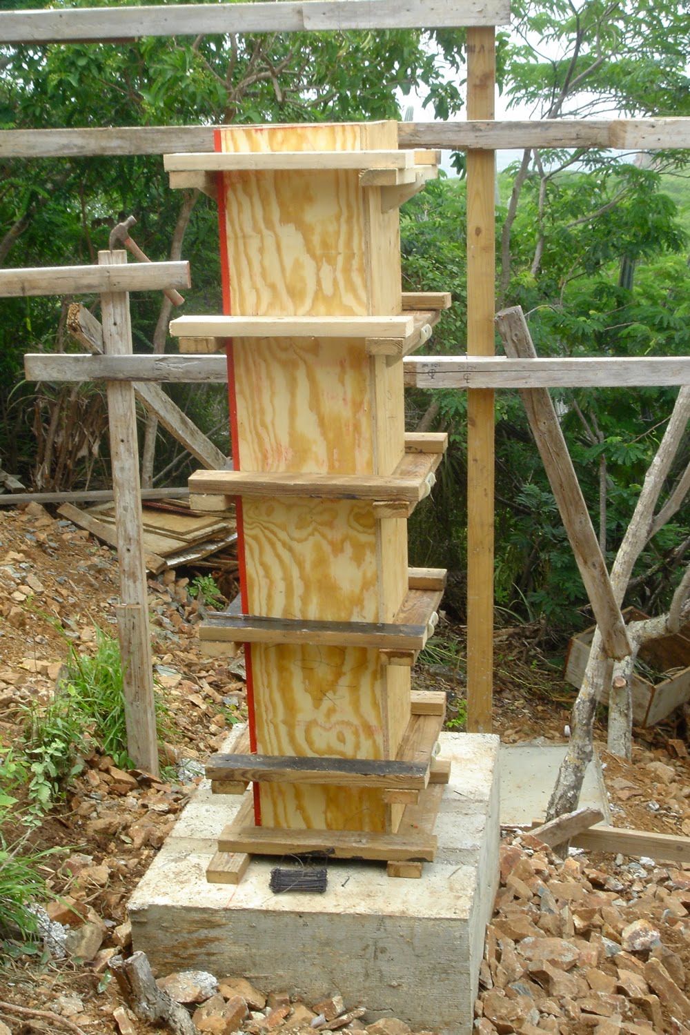 Concordia Eco-Studios: Forming the Columns - Rebar and Boxes