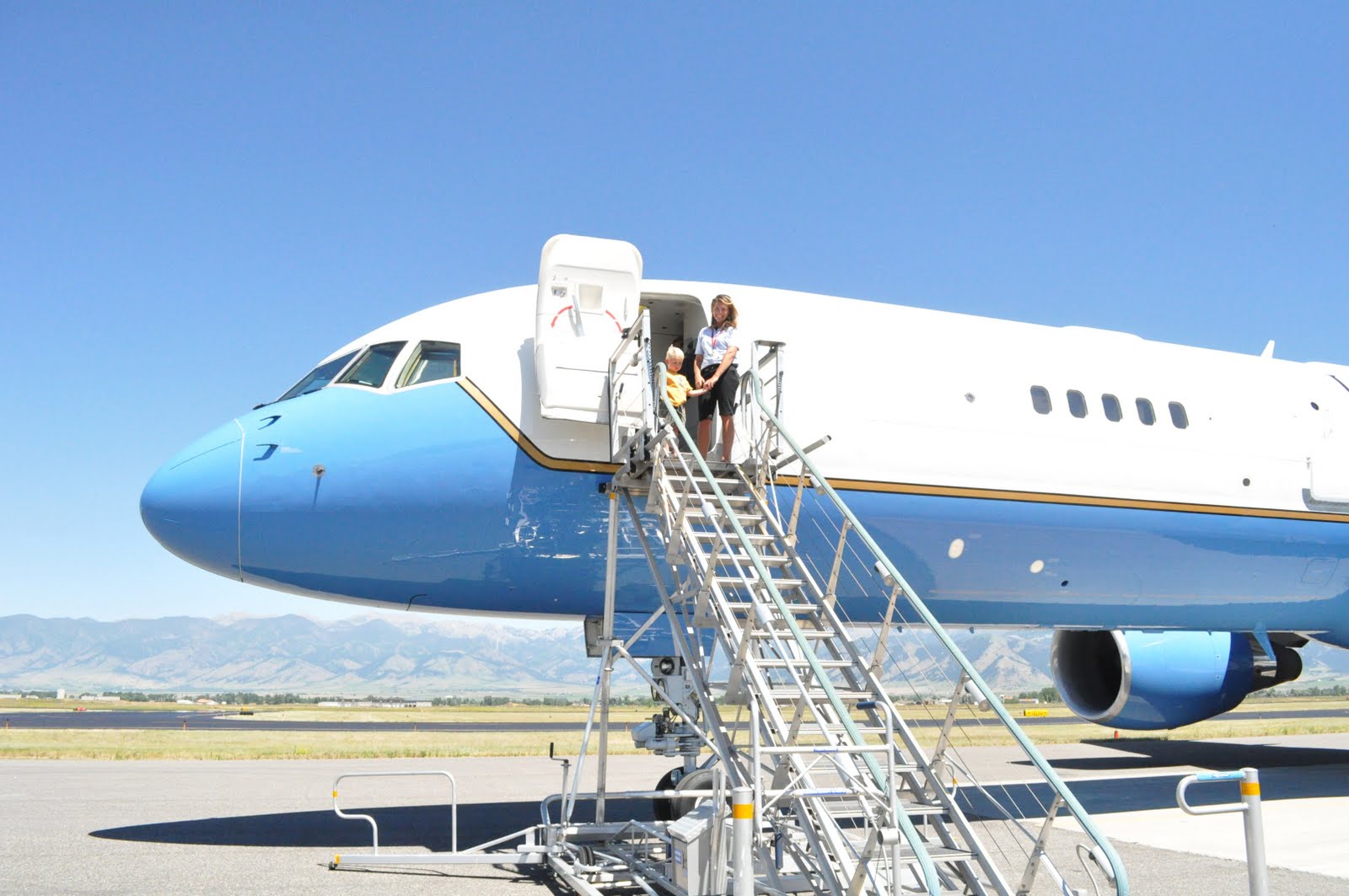 Sunny Days: The Vice-Presidents Airplane "Airforce Two" visits Bozeman