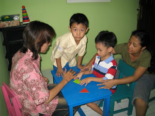 Terapi Anak Autis di Rumah ~ Pelatihan Guru Pembimbing Khusus