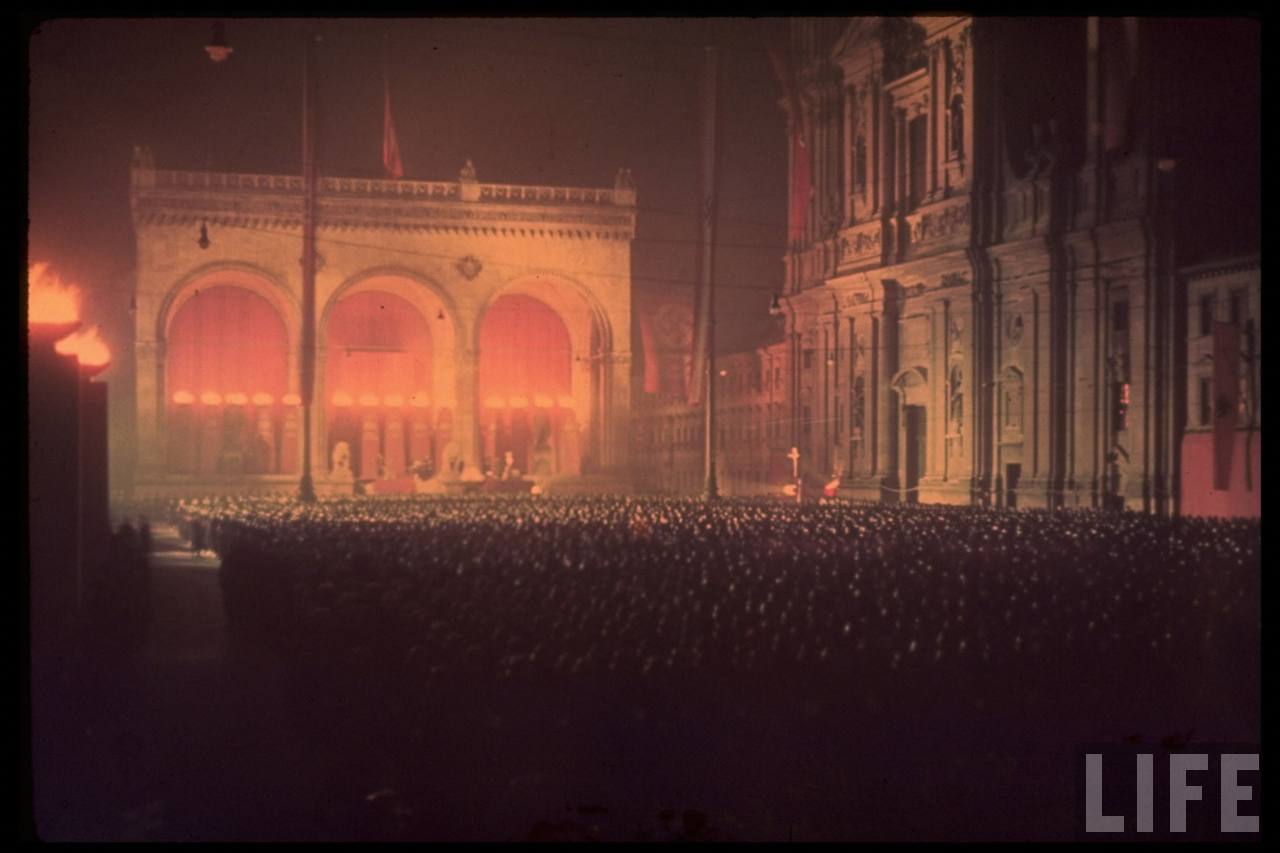 photos de hugo jaeger (photographe de Adolf Hitler )