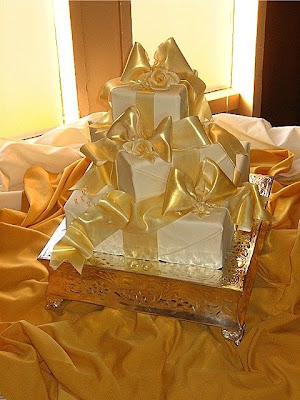 Unusual Square Wedding Cake Pictures: Golden Cake