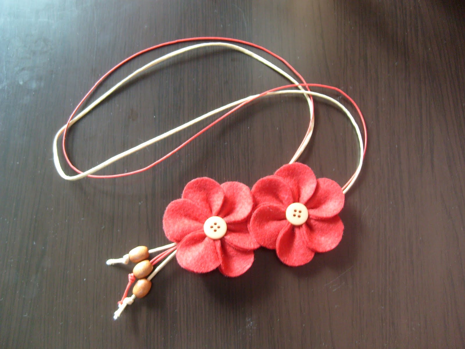 Pinda e Borda: Colar de Flores