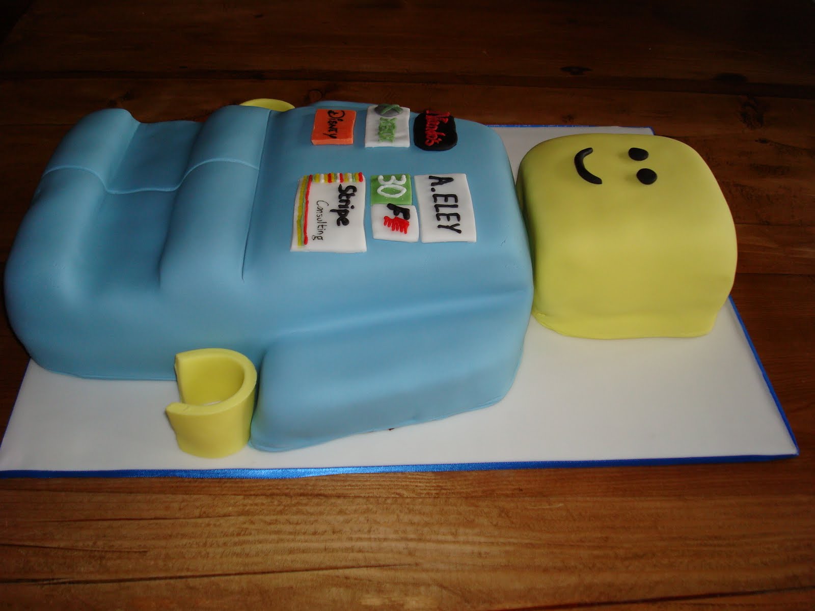 Fondant Cakes & Cupcakes: Lego Man 30th Birthday Cake