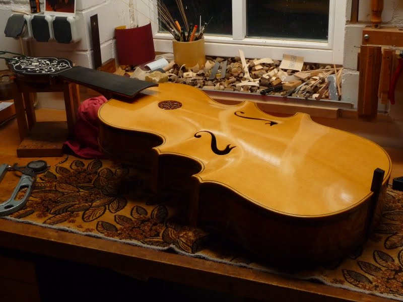 Lira da gamba - Lirone