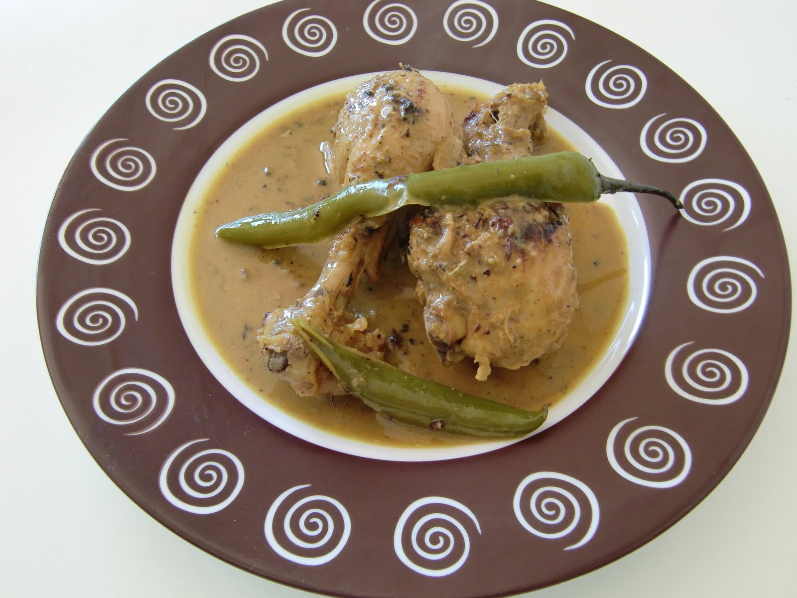 Con pan y postre: Curry de pollo al coco con cardamomo y guindilla