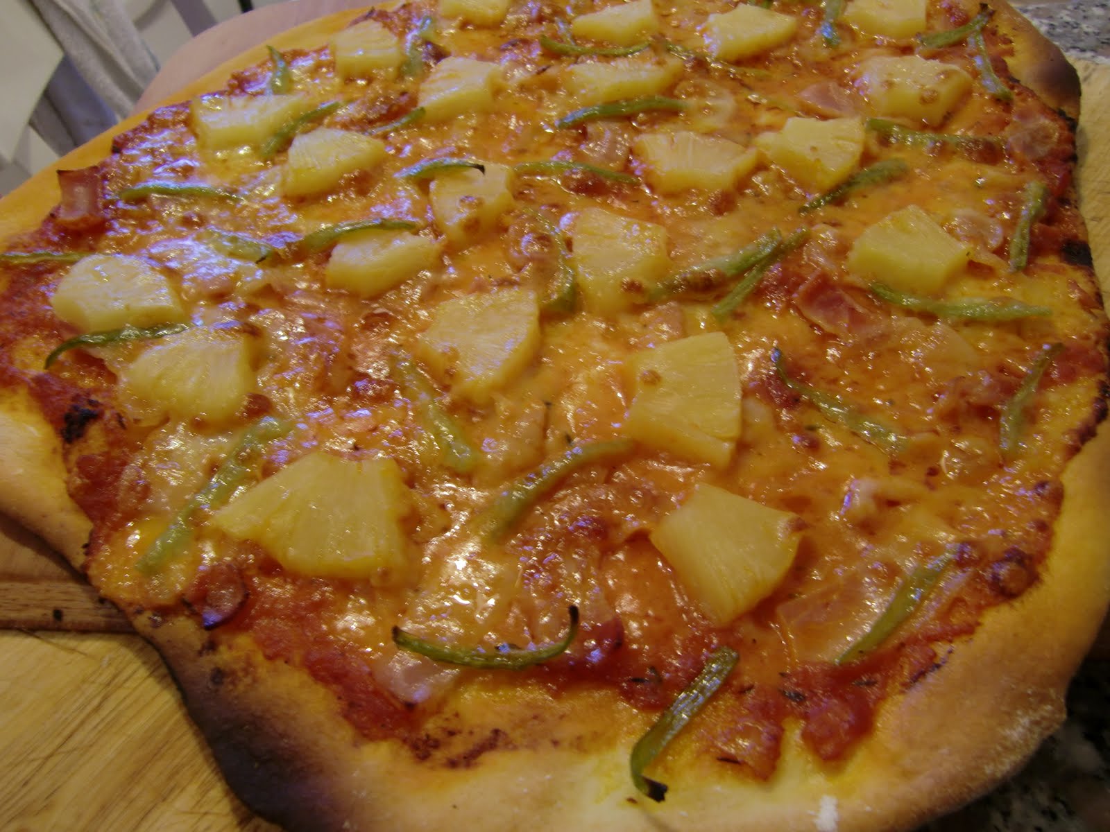 Con pan y postre: Pizza hawaiana con masa de maíz