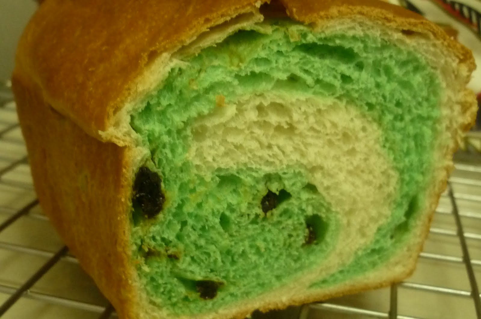 kitchen flavours: Two Tone Bread
