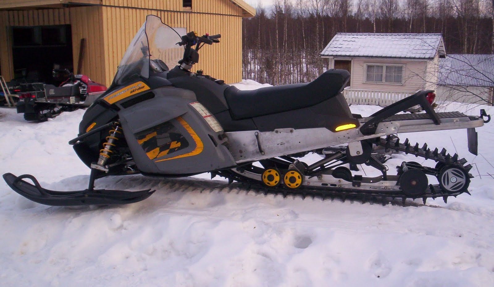 Vesterberg snocross: Du kan bygga om din skoter med delar från ...