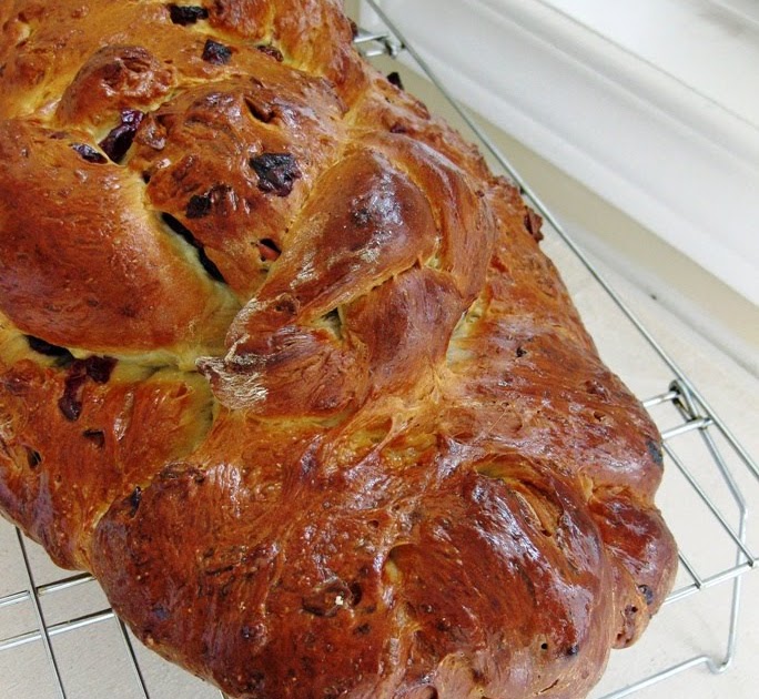 Dragon's Kitchen: Cranberry Walnut Celebration Bread
