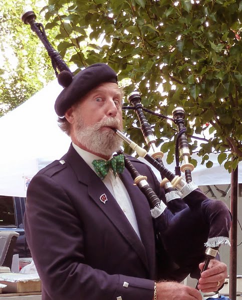 Pewaukee Daily Photo: Bagpiper