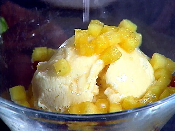 THANH NGA: Pineapple, Good Example to Learn