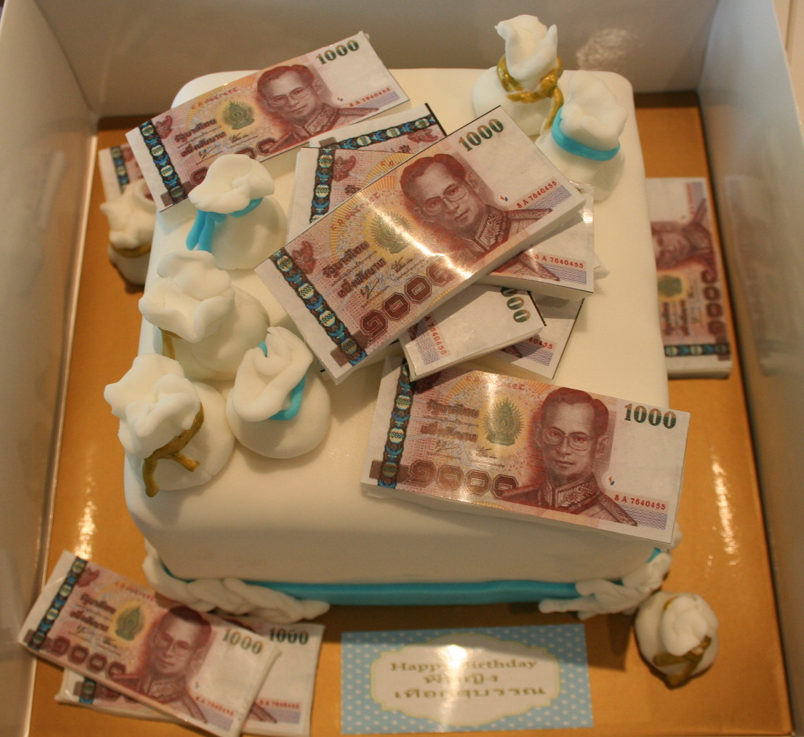 Fin-ish Me Cupcakes: Money Cakes