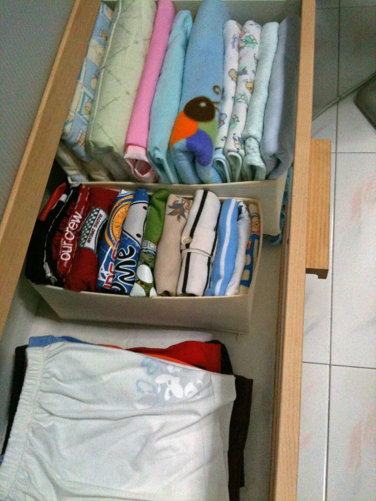 A Mom's Journey: Organizing my kids' drawer