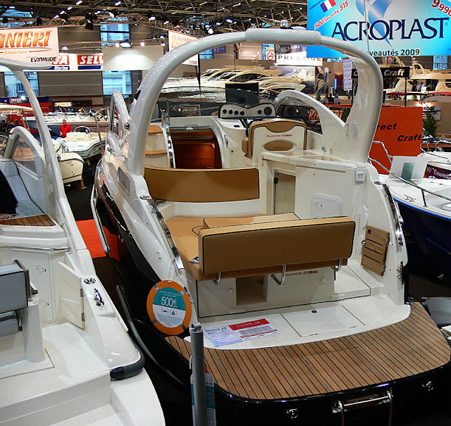 Paris-Nautic Moteurs: Lexsia Boats