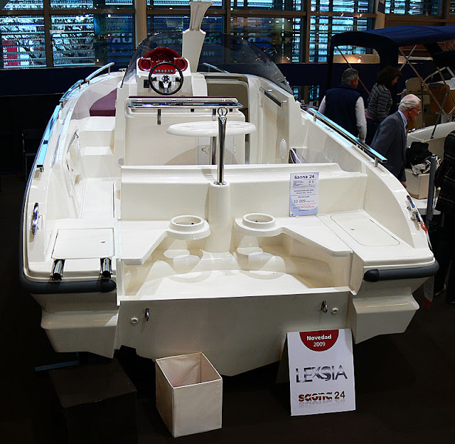 Paris-Nautic Moteurs: Lexsia Boats