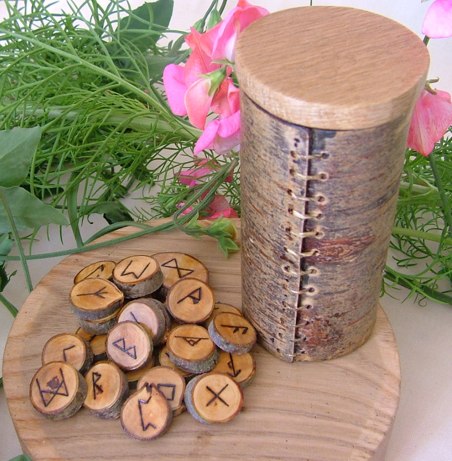 Spirit of Old: Dream pendants, runes and ogham