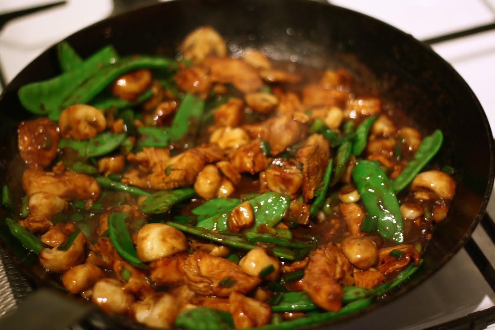 Zoetekauwen: Roerbak met kip en peultjes