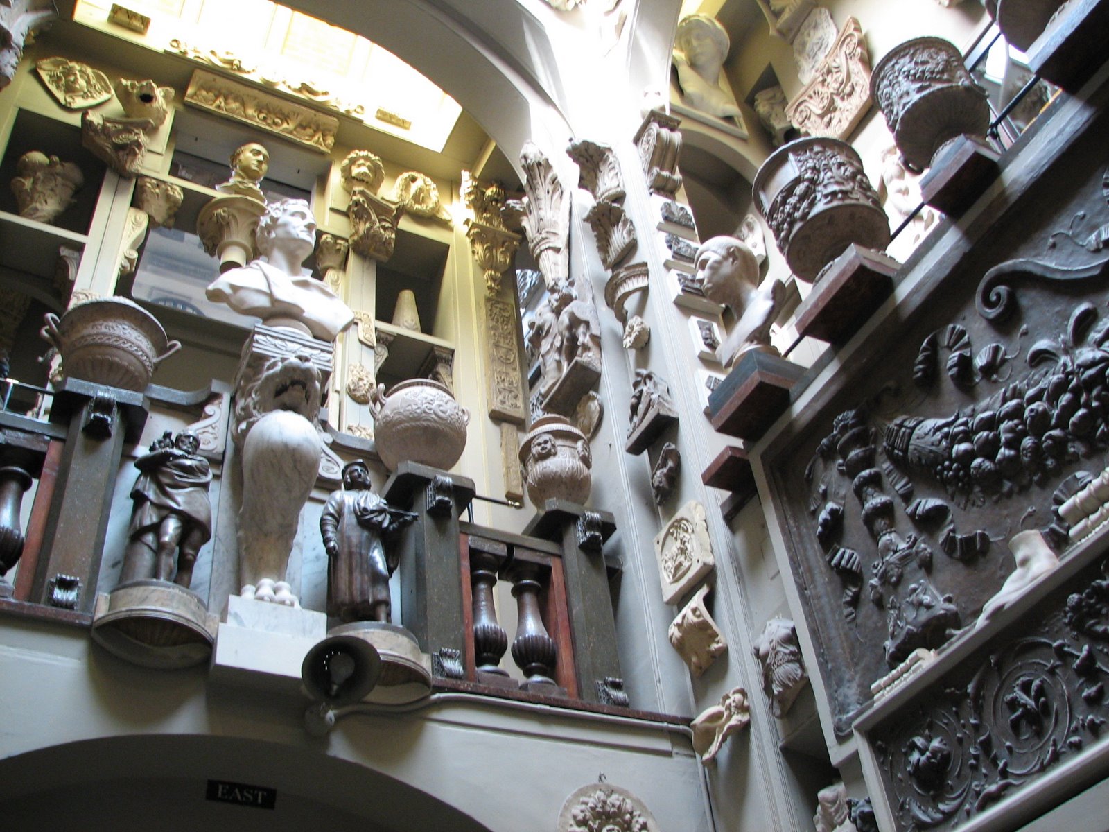 Cretinadas: Apoteosis del pastiche