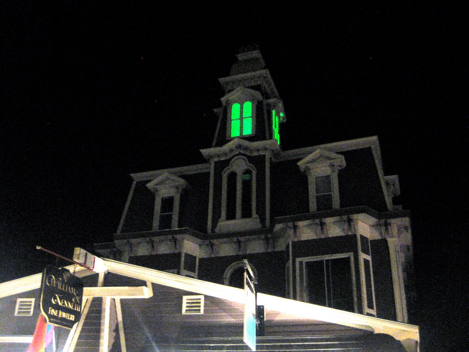 Haute and Fauxie: Creepy Cape Cod