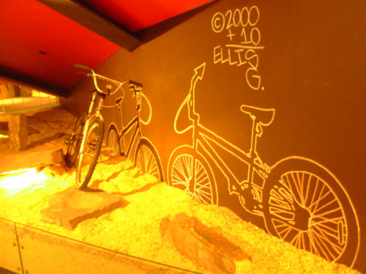 Ellis Gallagher, dibujando con tiza las sombras de la calle - Nomada Q