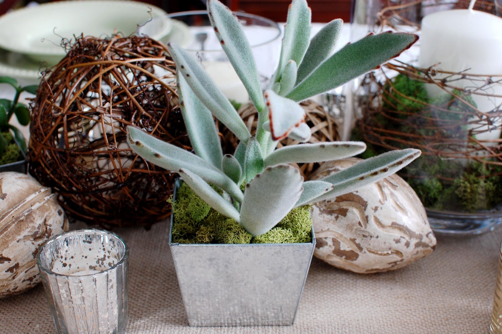 Beautiful Natural Tablescape by 33 Shades of Green | Remodelaholic