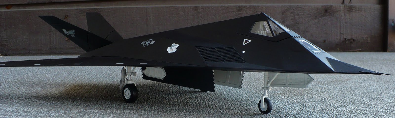 The Great Canadian Model Builders Web Page!: F 117 Nighthawk