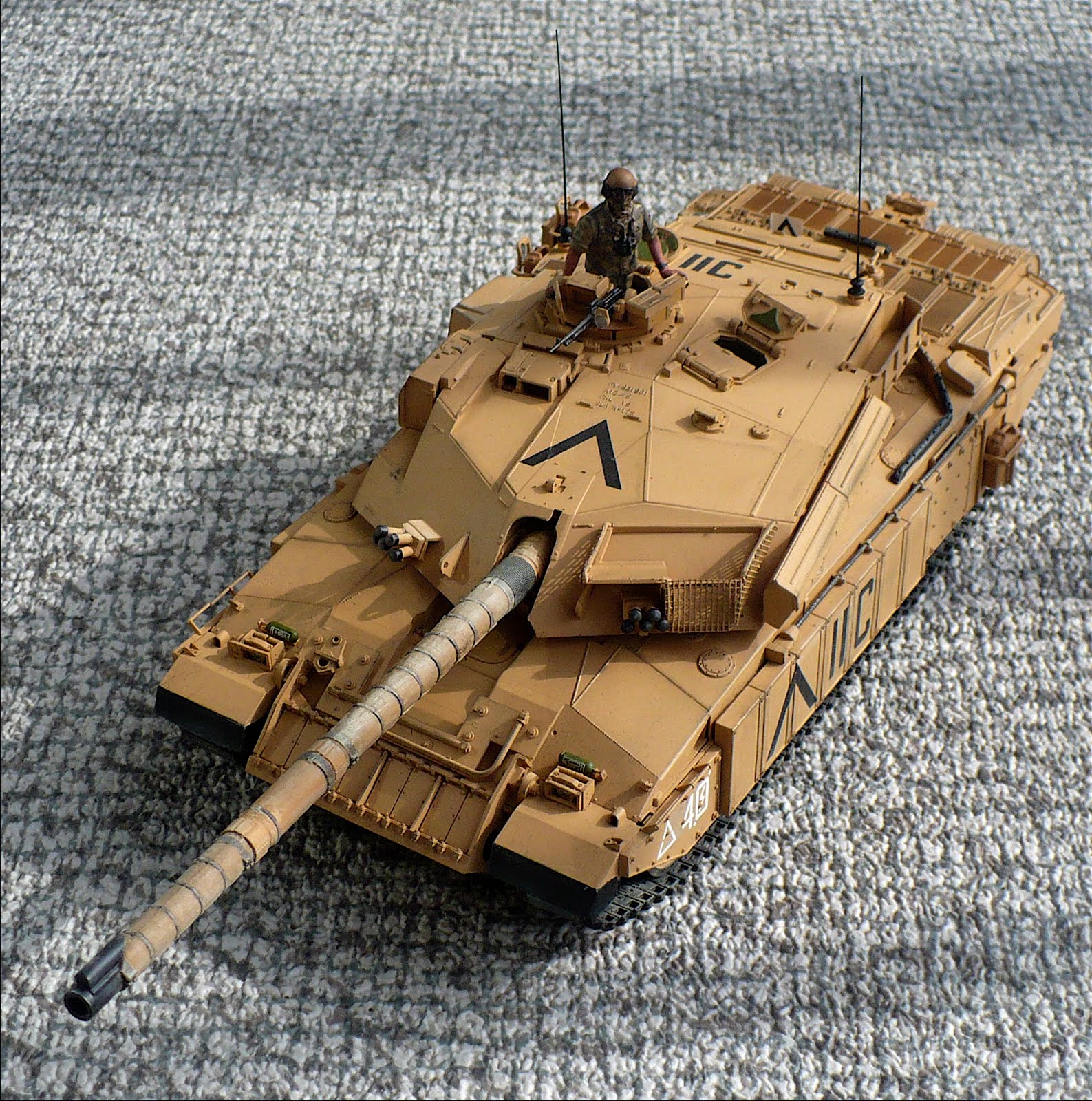 The Great Canadian Model Builders Web Page!: Challenger 1