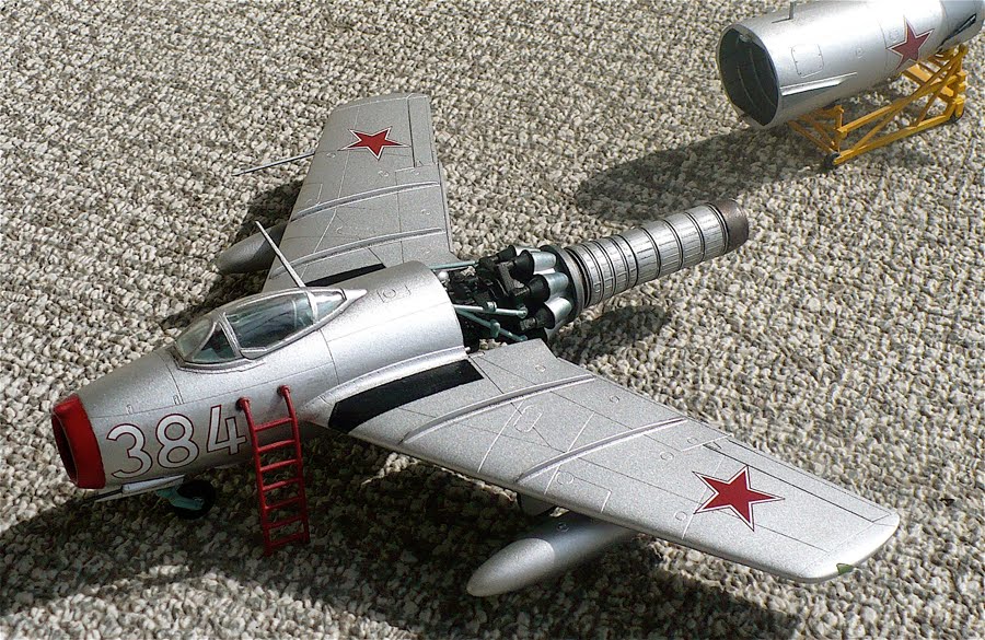 The Great Canadian Model Builders Web Page!: MIG 15 bis