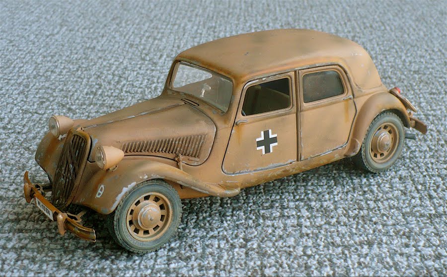 The Great Canadian Model Builders Web Page!: Citroen 11CV