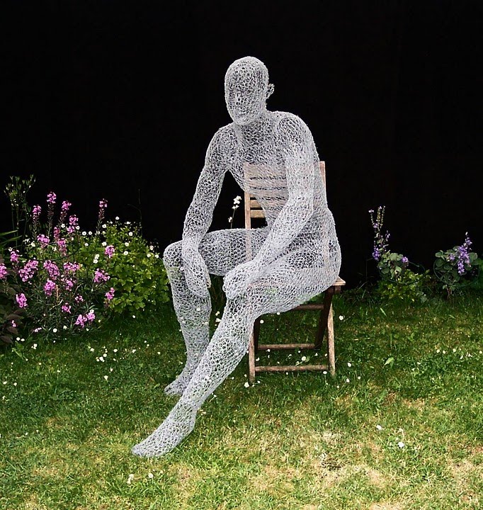 paradis express: Derek Kinzett Wire Sculpture