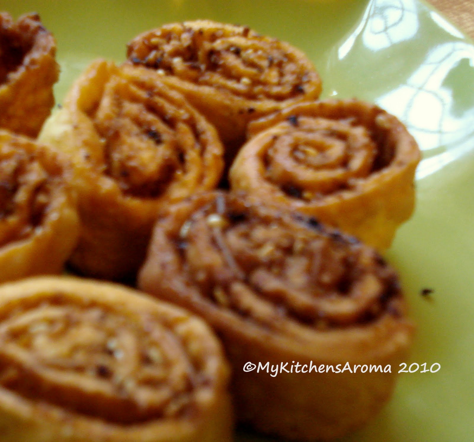 The Sizzling Pan: "Appetizers"- Bakarwadi...Chitale Bandhu isstyle!