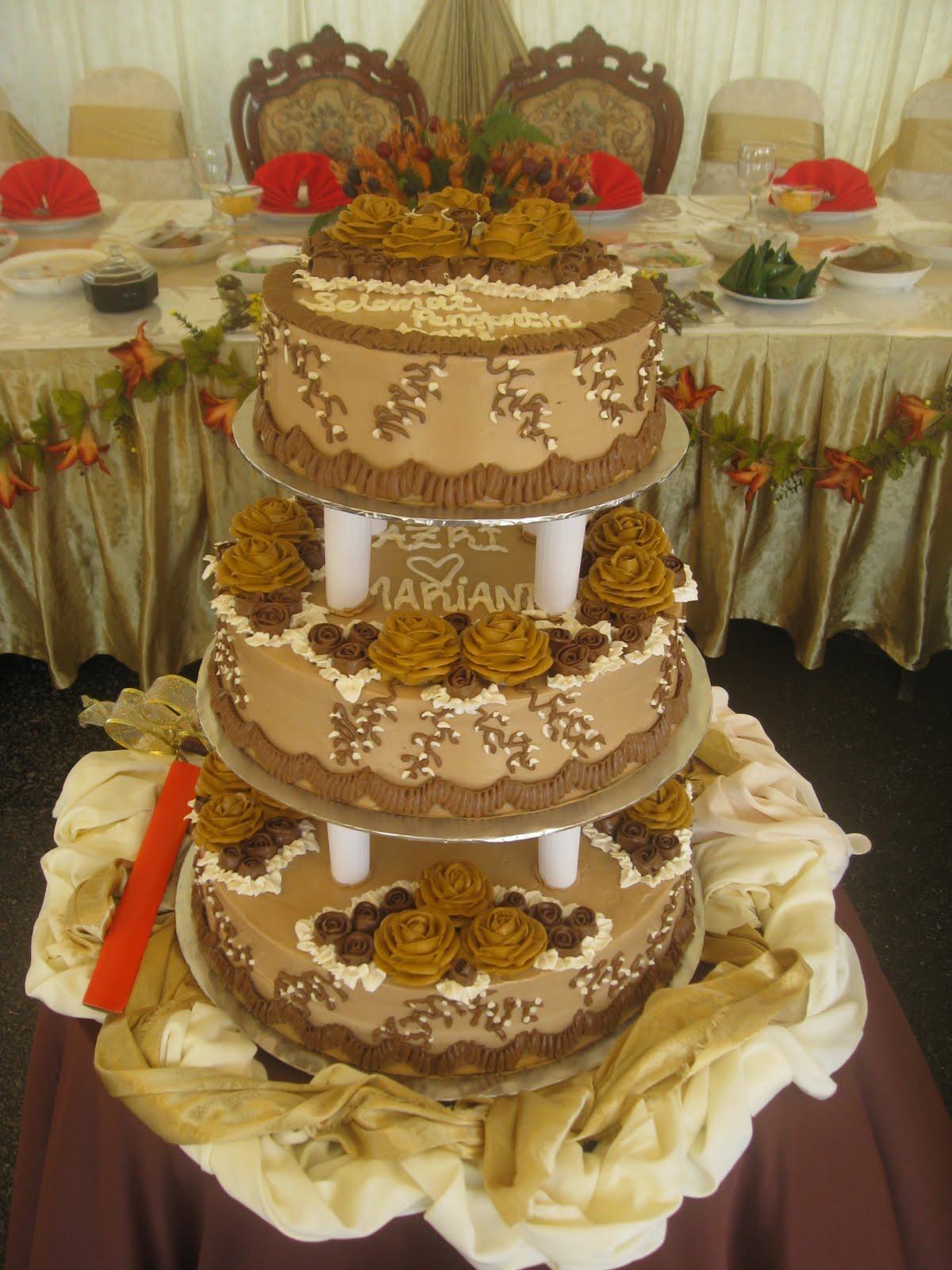 .: Kek Perkahwinan Tema Cchocolate Dengan Gold