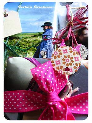 Certain Creatures: Magazine wrapped cadeaux