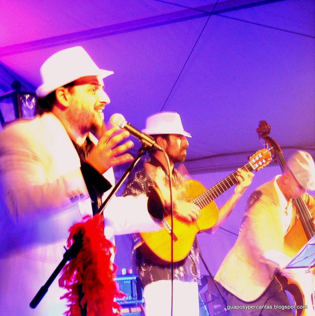 Tango y milonga Argentina : Tango en la NOCHE EN BLANCO . Tangatos.