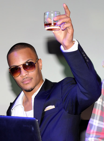 HIP-HOP CHIC(elegance by virtue of being fashionable)