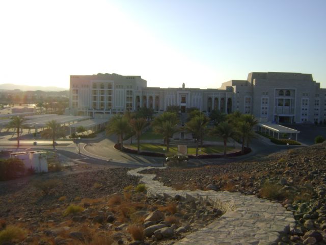 SQU- Language Centre: المركز الثقافي بجامعة السلطان قابوس