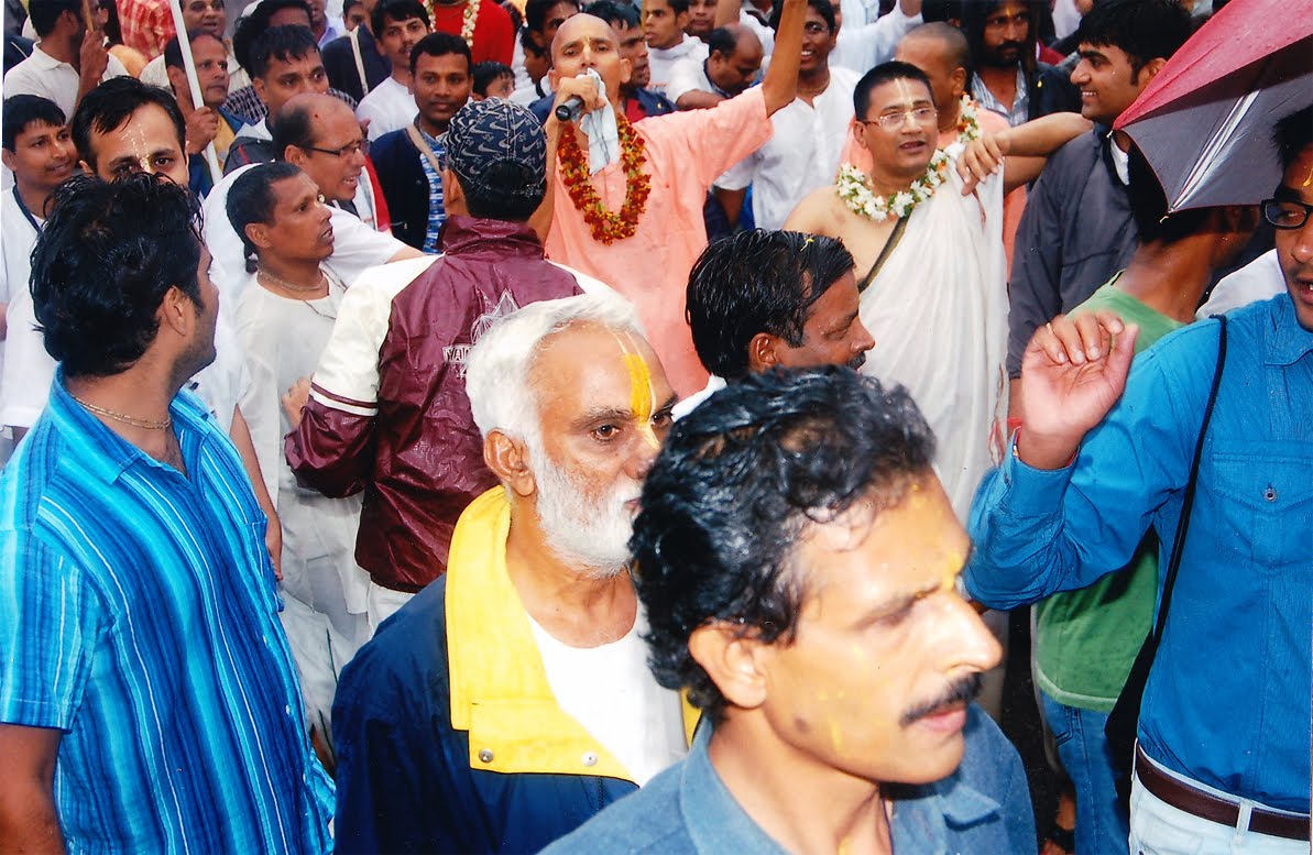 Sri Sri Radhagopinath Ashram: August 2010