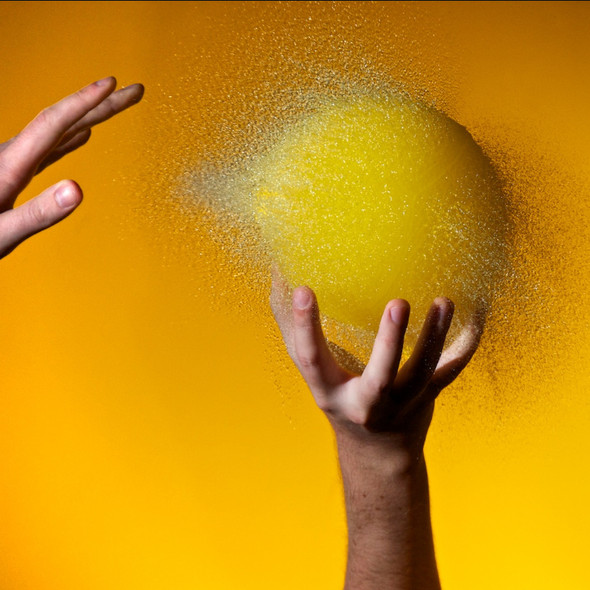 Randomnies: Amazing bursting baloons photography by Edward Horsford